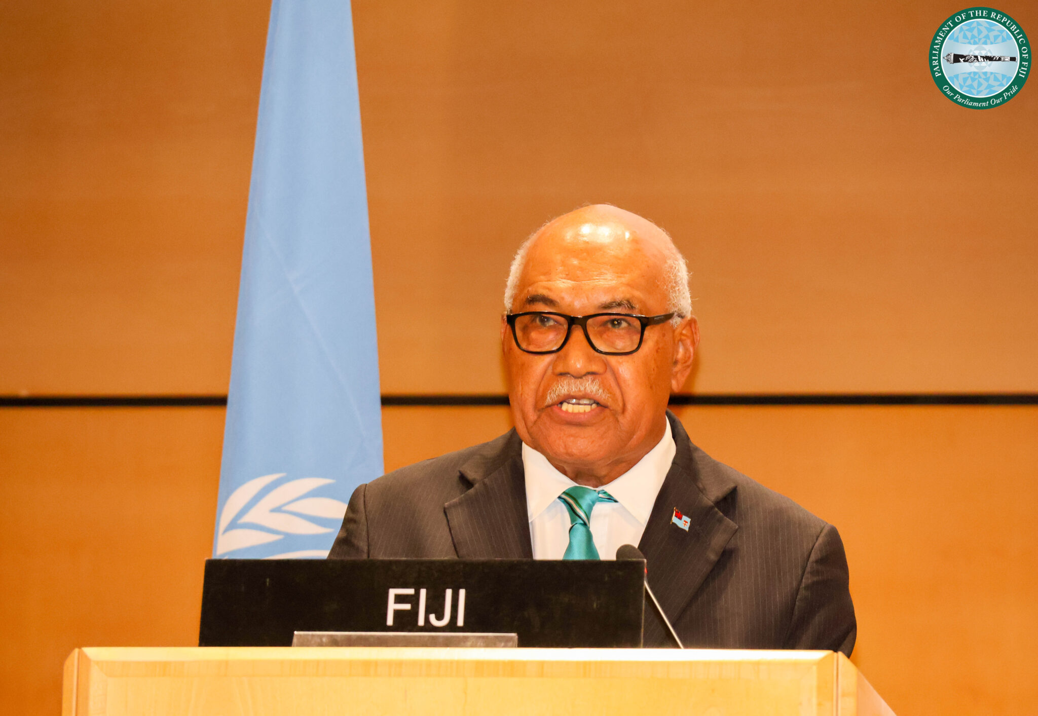 Speaker addresses the 6th World Conference of Speakers in Geneva ...